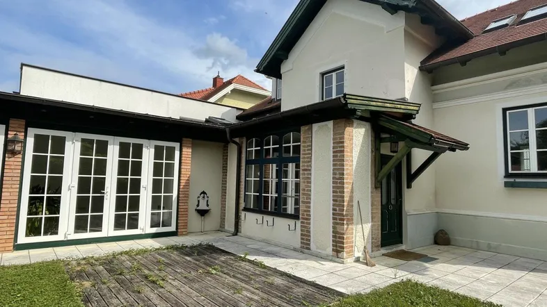 Traumhaftes Herrenhaus in Sooß: Modern, geräumig und mit traumhaftem ...