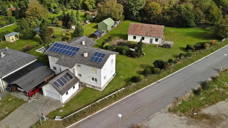 Großzügiges Ein- oder Zweifamilienhaus am Waldrand von Radlbrunn ...