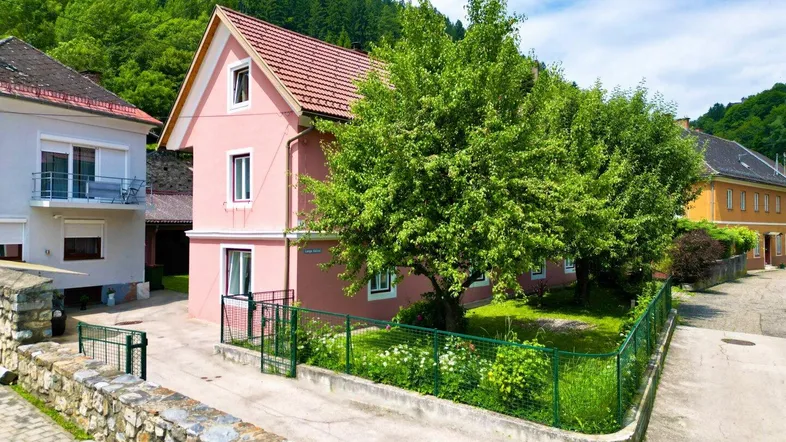 Großzügiges Mehrfamilienhaus in zentrumsnaher Lage von Friesach, Kärnten - ideal für Familien ...