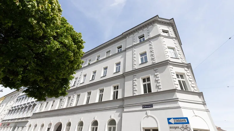 4 ZIMMER ALTBAU UNBEFRISTET, 3. Stock mit Lift, ideal auch als WG