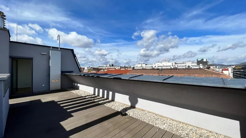 360 Tour // Dachterrassenwohnung Nahe Vorgartenmarkt
