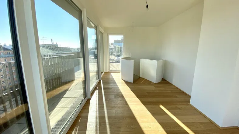 Wunderschöne Dachgeschosswohnung mit großer Terrasse und Wintergarten