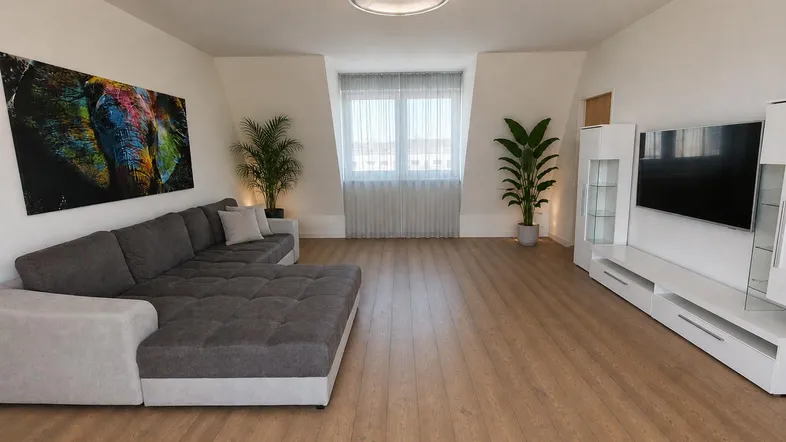 Exklusive Dachgeschosswohnung zum Wohlfühlen mit Grünblick & Tiefgarage