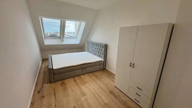 Monthly Rental! Luxury Living! Penthouse! Skyline+Kahlenberg View ...