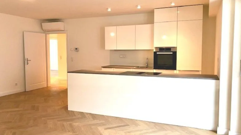 1030! 4-Zimmer DG mit Balkon Nähe Urania