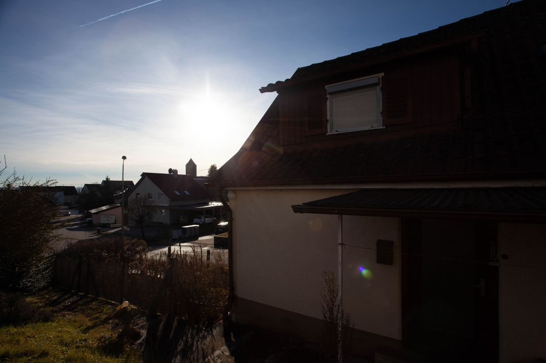 Hauseingang mit Burgblick