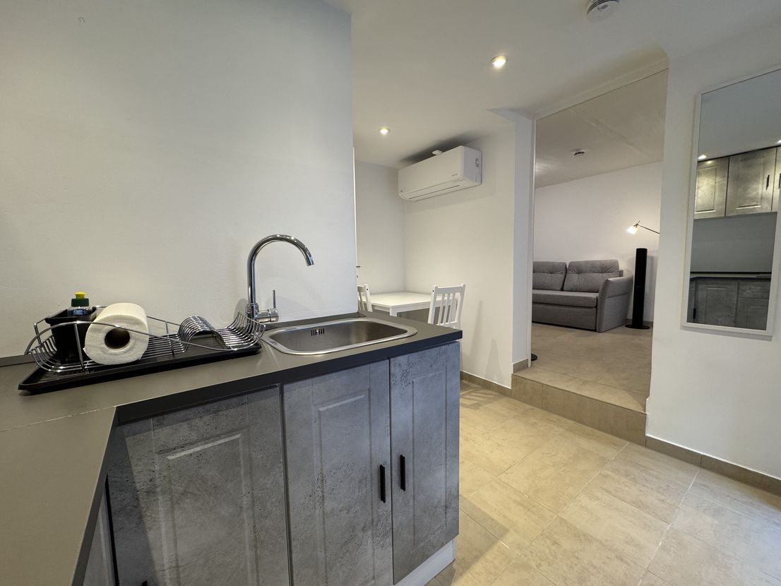 Küche mit Blick ins 2te Zimmer