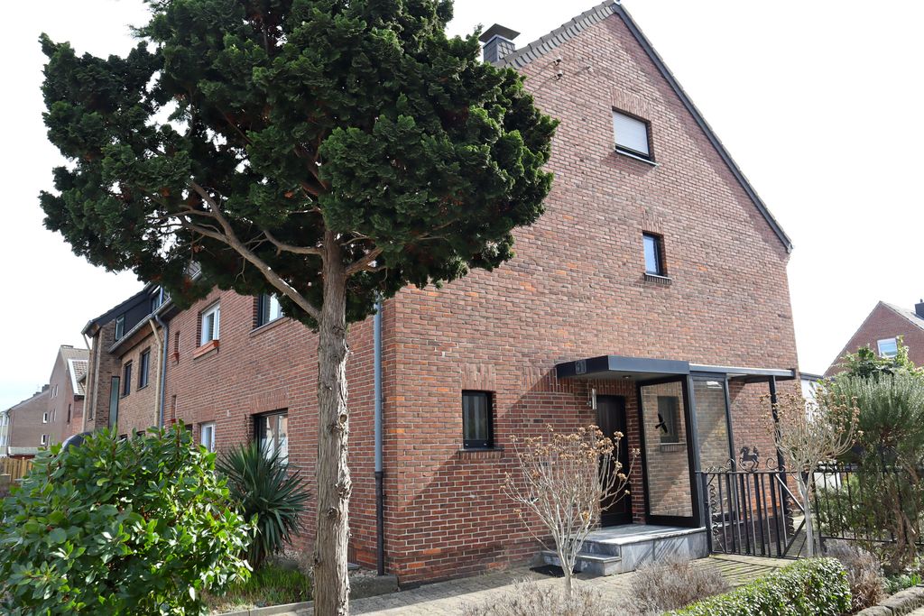 DHH mit Potenzial und schönem Grundstück in Viersen-Rahser!