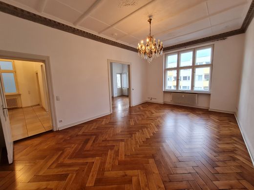 LIFT ins 3.OG*kaum Stufen*4 o. 5 Zimmer*toller Stuck*altes Parkett*hohe ...