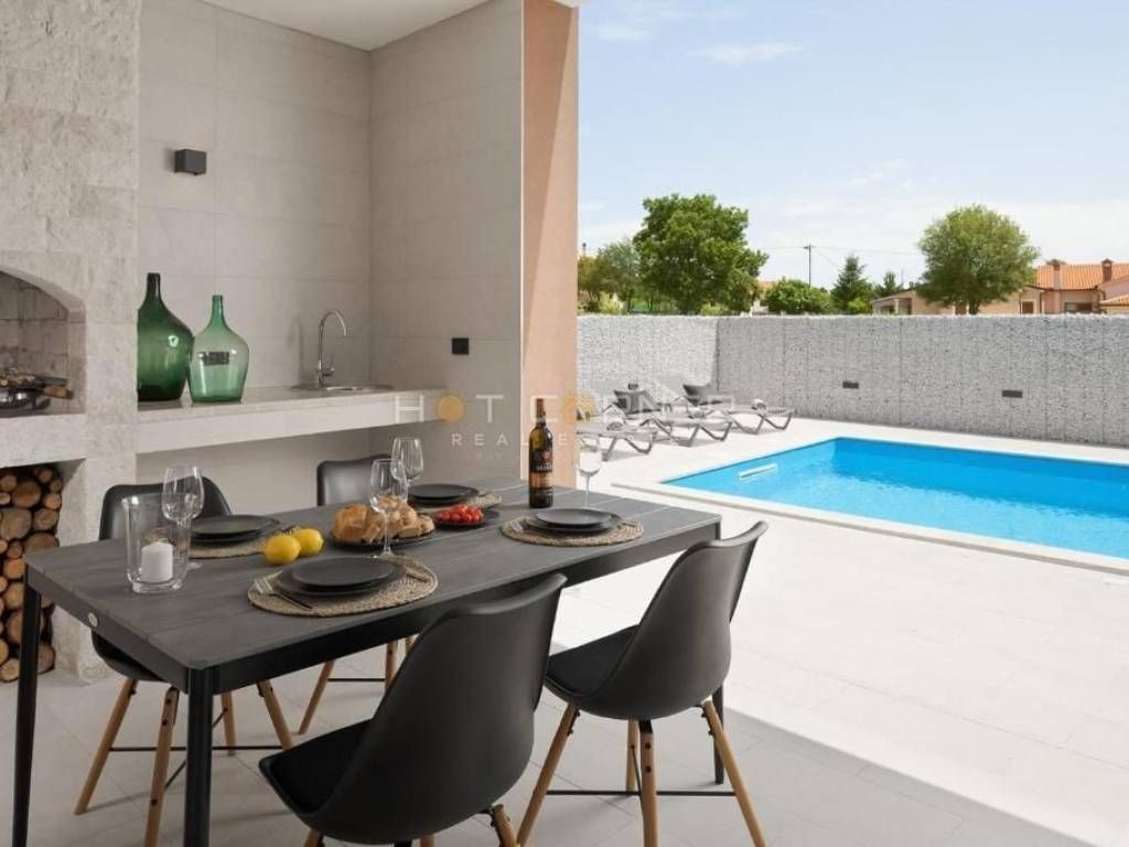 164897386 1767878169