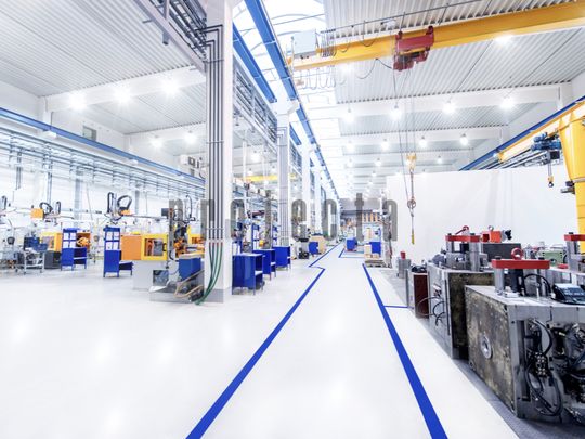 PRODUKTIONSHALLE * SCHWERLAST-KRÄNE * SEHR VIEL STROM * 9 m UKB