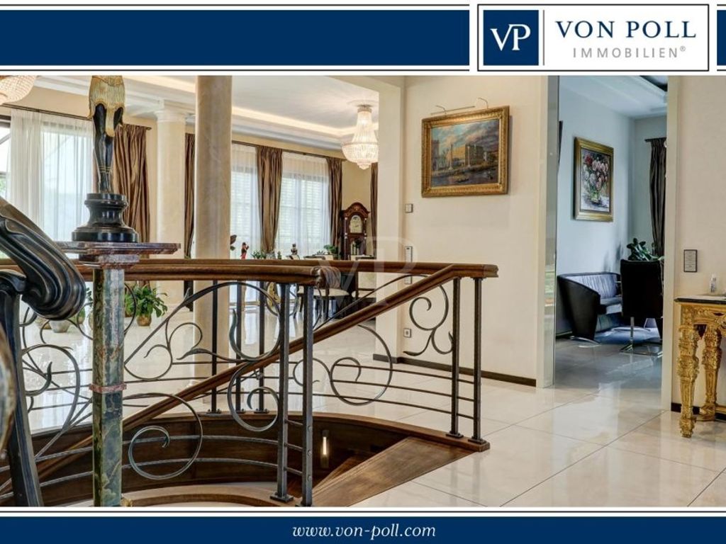 VON POLL - BAD HOMBURG: Prachtvolle Villa mit Aufzug, traumhaftem ...