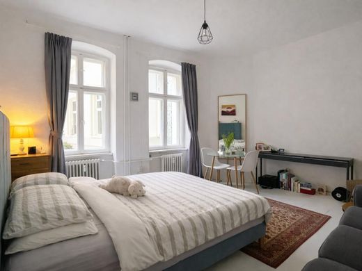 Attraktives Wohnungspaket im Herzen von Berlin-Wedding – Solide ...