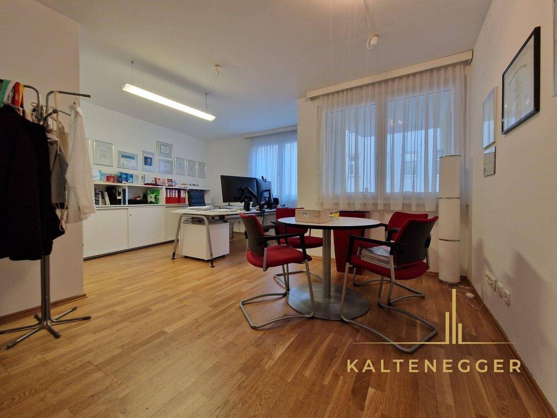 Zimmer ca. 21,44 m² mit Ausga