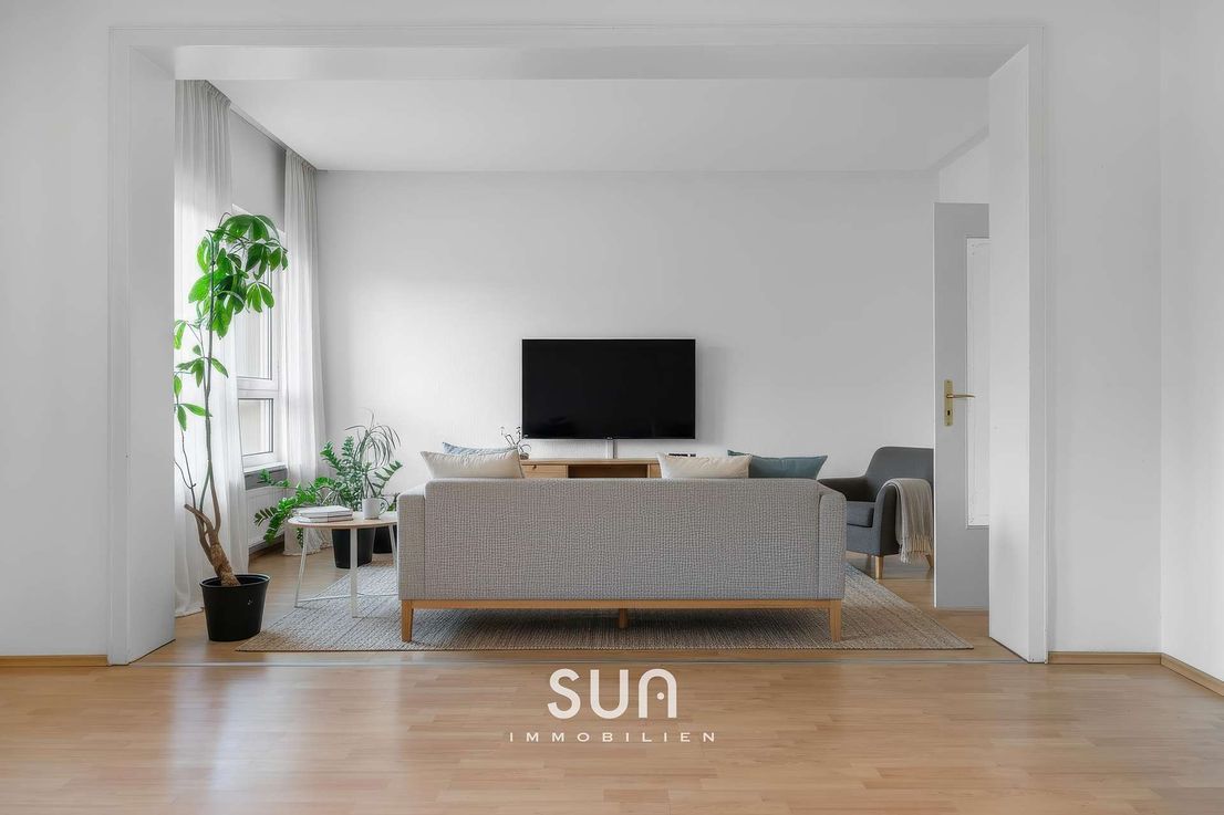 GERÄUMIGES WOHNZIMMER - (visua