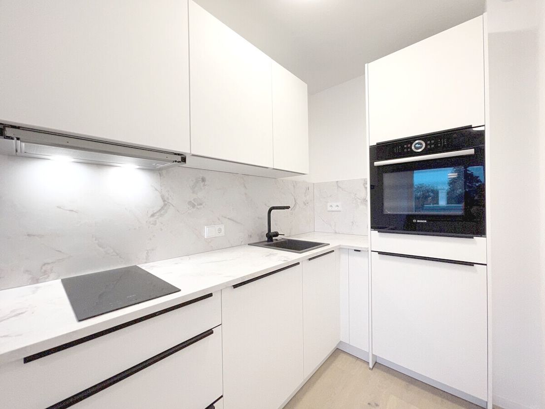 Sehr schicke neue Einbauküche