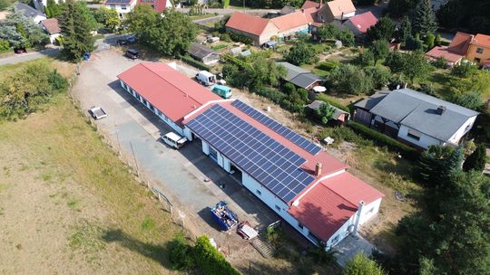 Autohaus mit Kfz-Werkstatt, Lager, Büros und großem Außengelände