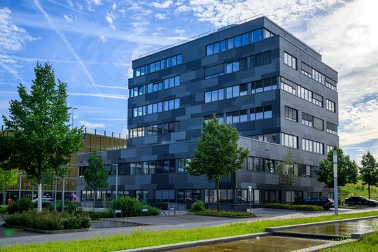 Effiziente Arbeitsplätze in großzügigen Räumlichkeiten - Entdecken Sie ...