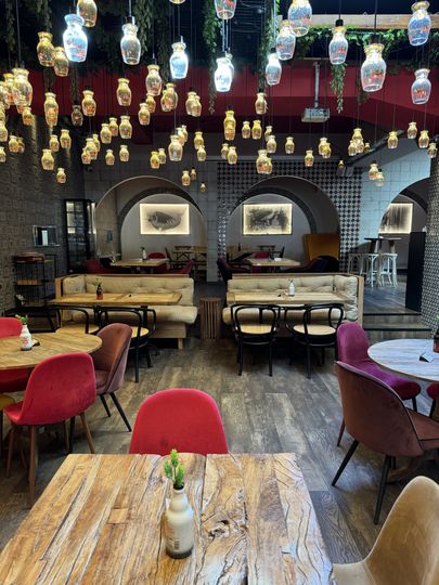 PINNA REAL ESTATE: Perfektes Restaurant im Luxus-Stil und Außenterrasse ...