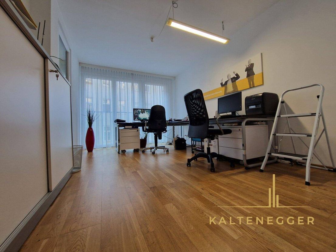 Zimmer ca. 16,59 m² mit Ausga