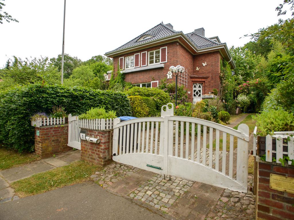 August Nissen Villa in der Top-Villenstraße direkt am Naturschutzgebiet