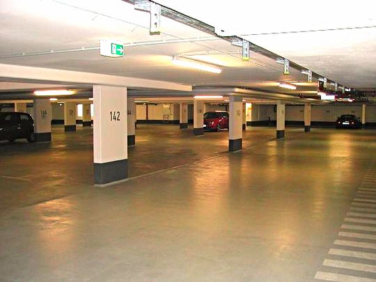 freie Tiefgaragenstellplätze, sichere Abstellmöglichkeit für Ihr KfZ ...