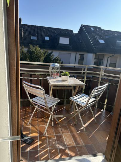 Exklusiv: Voll möblierte Wohnung mit Balkon und grünem Ausblick in ...
