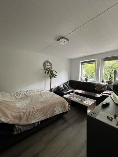 geräumige 2 Zimmer Wohnung | 55 m² | ruhige Seitenstraße