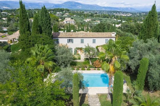 Provençal villa in bastide style