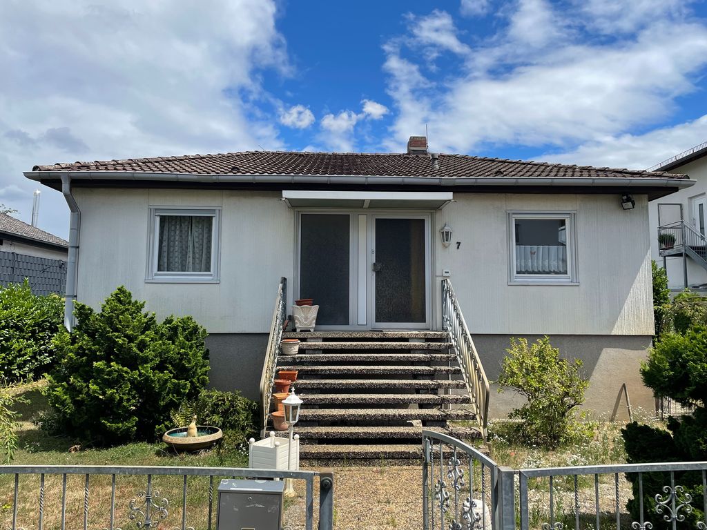 Einfamilienhaus mit großem Grundstück und Ausbaupotenzial