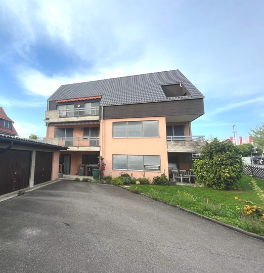 Sehr gepflegte 3,5-Zimmer-Wohnung im 1. Obergeschoss mit zwei Balkonen ...