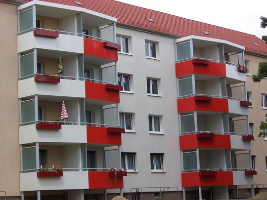 Großer Balkon, ruhige Lage: bezugsfertige 3-Raum-WE