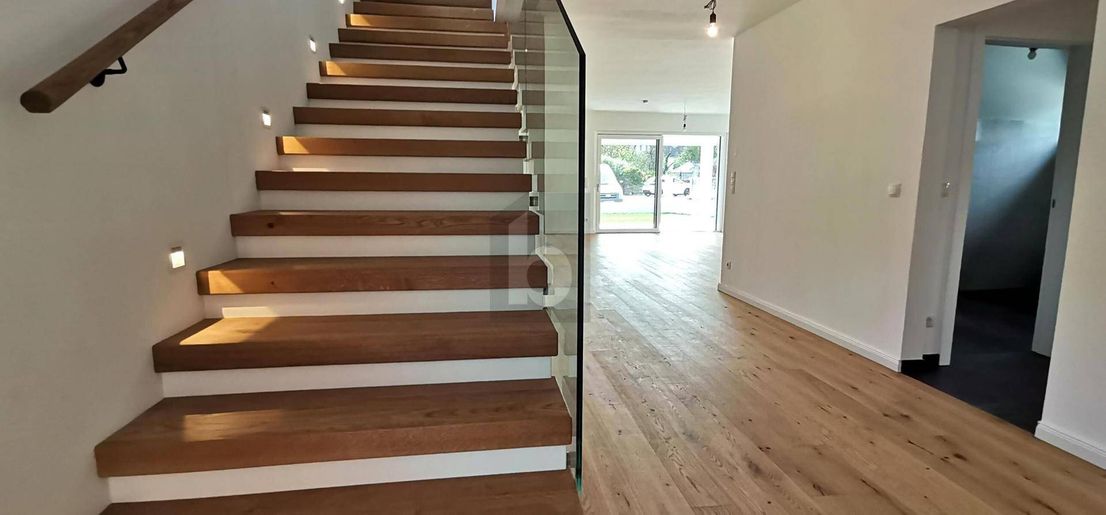 MODERN - ELEGANT - ÜBERDACHTE TERRASSE - GARTEN