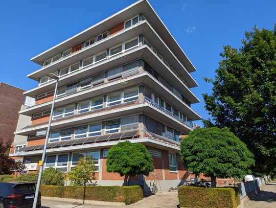 List! Büros, Wohnungen, Hallen, 22 Stellplätze in einem Komplex!!!