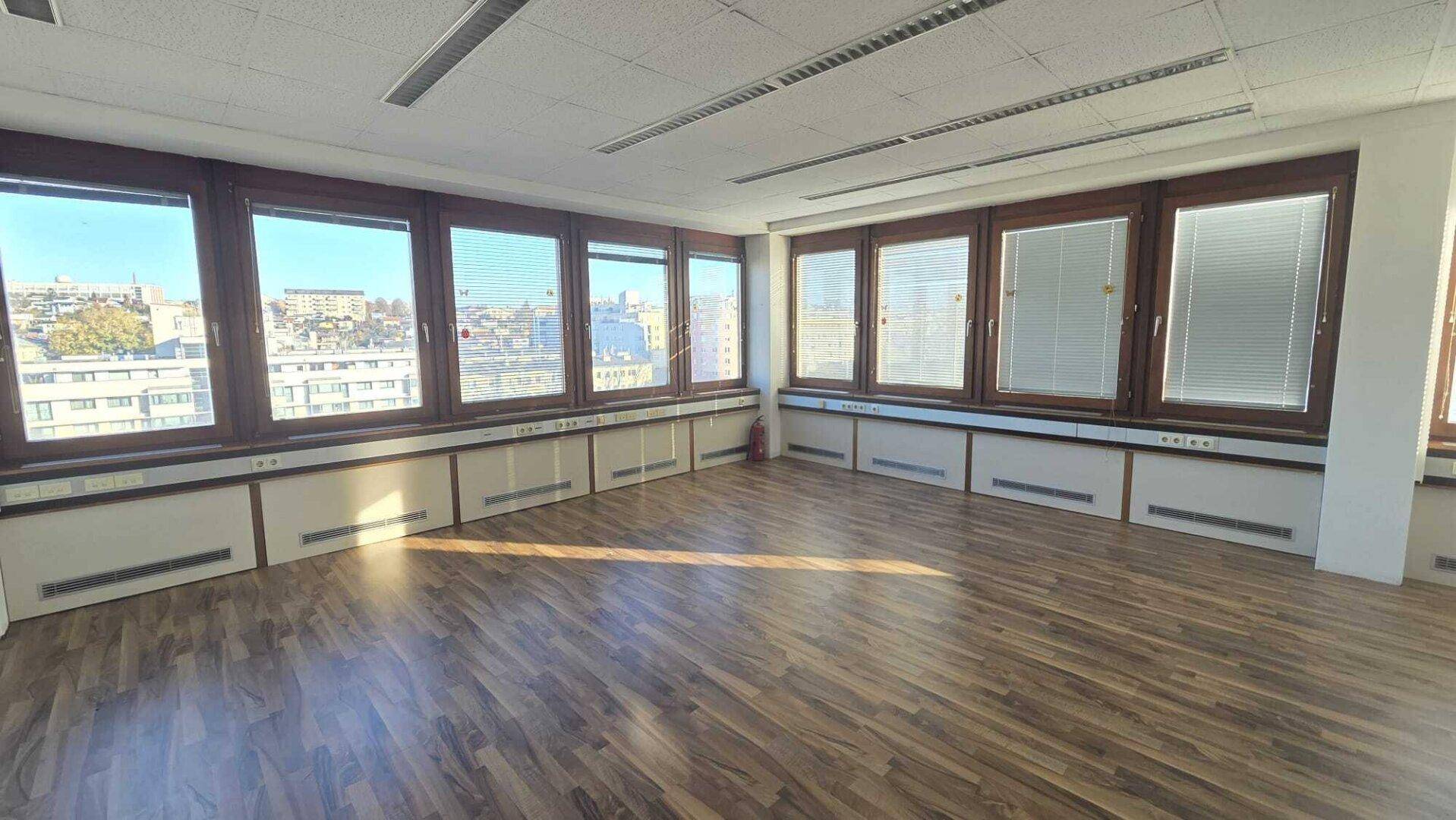 Ab sofort : Ruhiges und helles 41m2 Office im 6. Liftstock