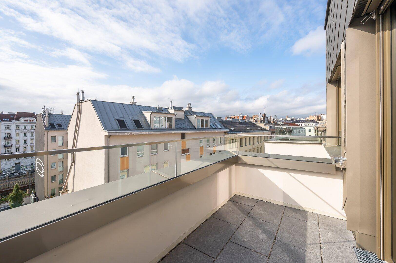 NEU++ Stunning 3-room apartment in the very heart of the city (1/30