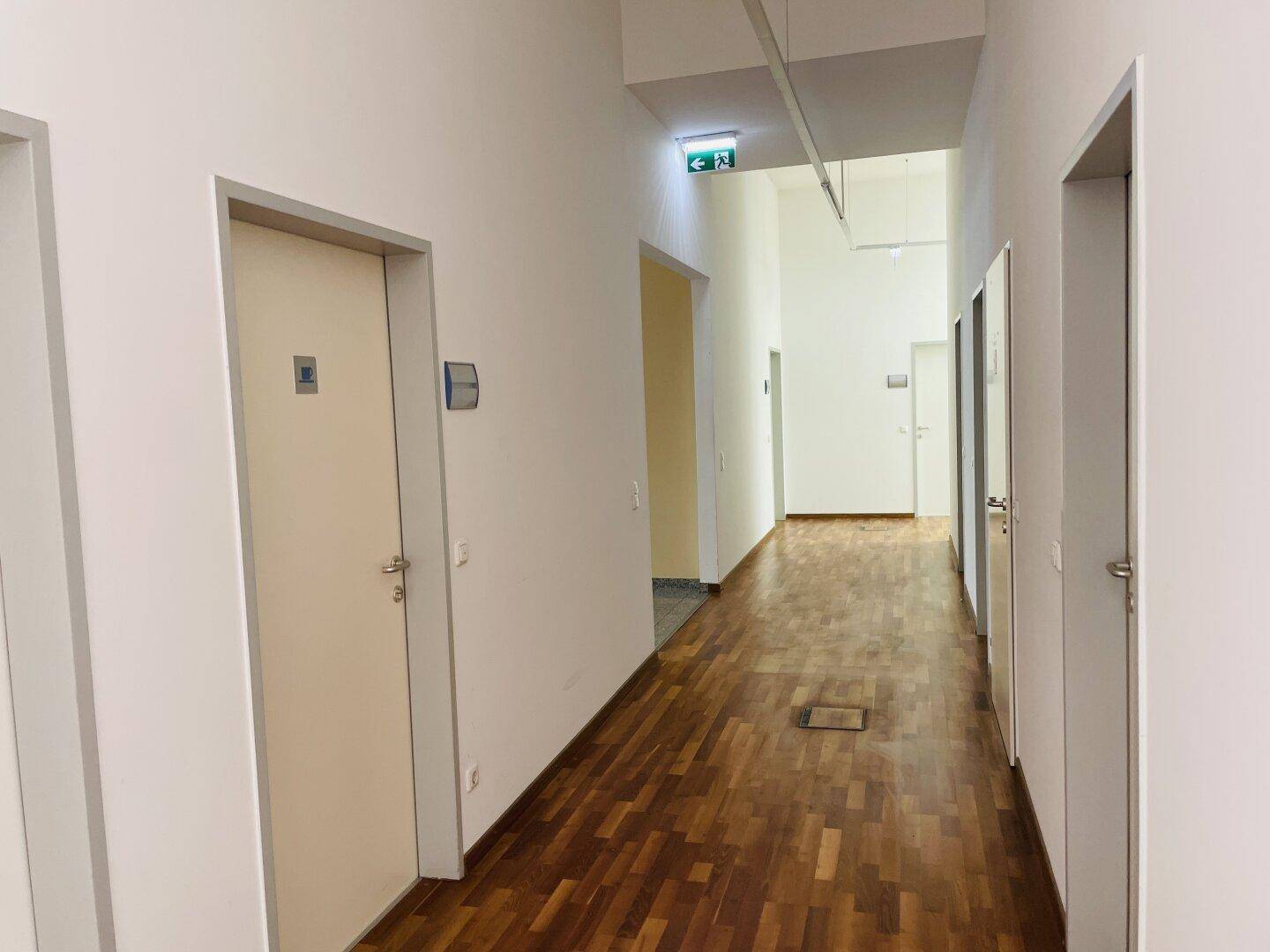 Büro ca. 329 m² - direkte Autobahnanbindung - Airport Center - Wals ...