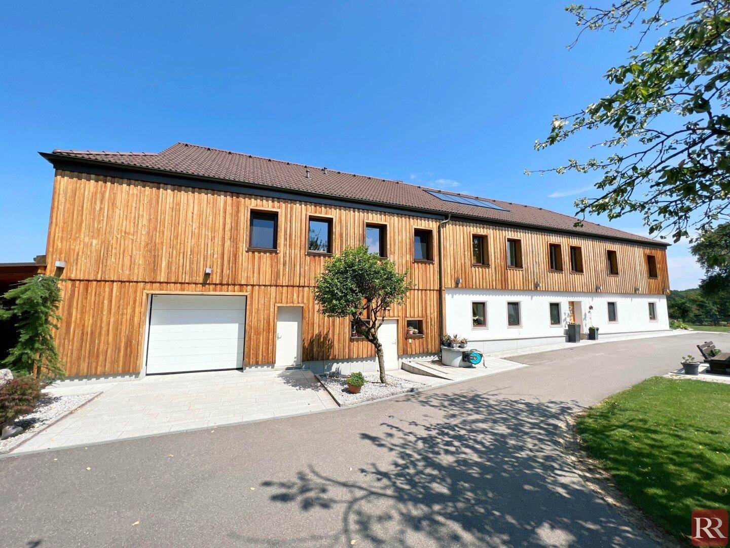 Modernisierter Vierkanthof mit vielen Möglichkeiten