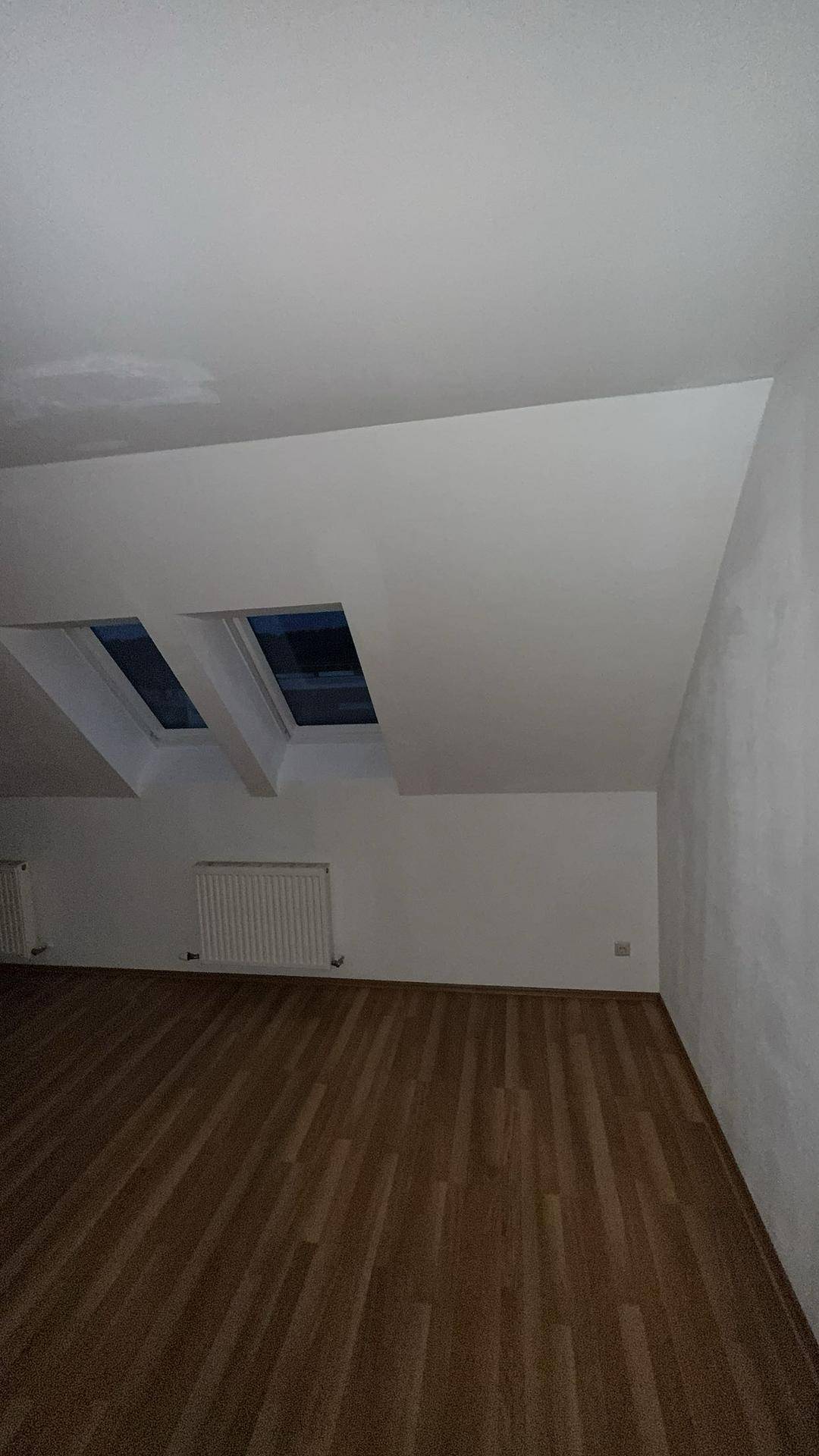 Helle 2-Zimmer Dachwohnung mit Balkon in Wildon